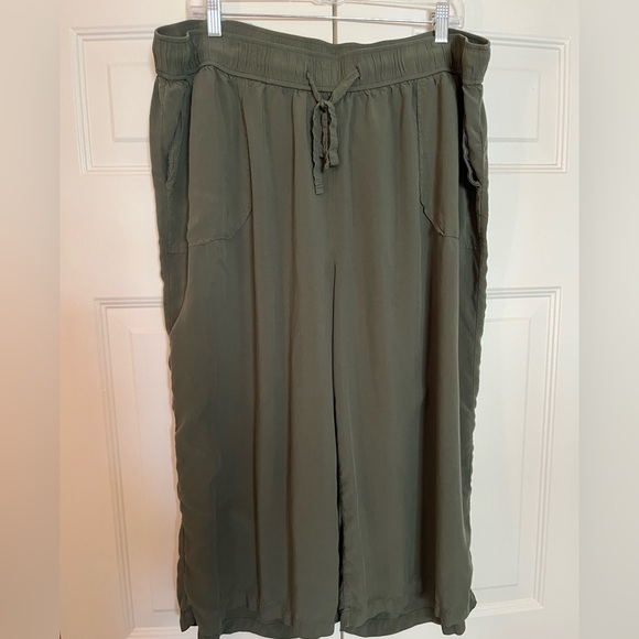 a.n.a | Pants & Jumpsuits | Ana 2x Free Flow Wide Leg Lightweight Capri ...
